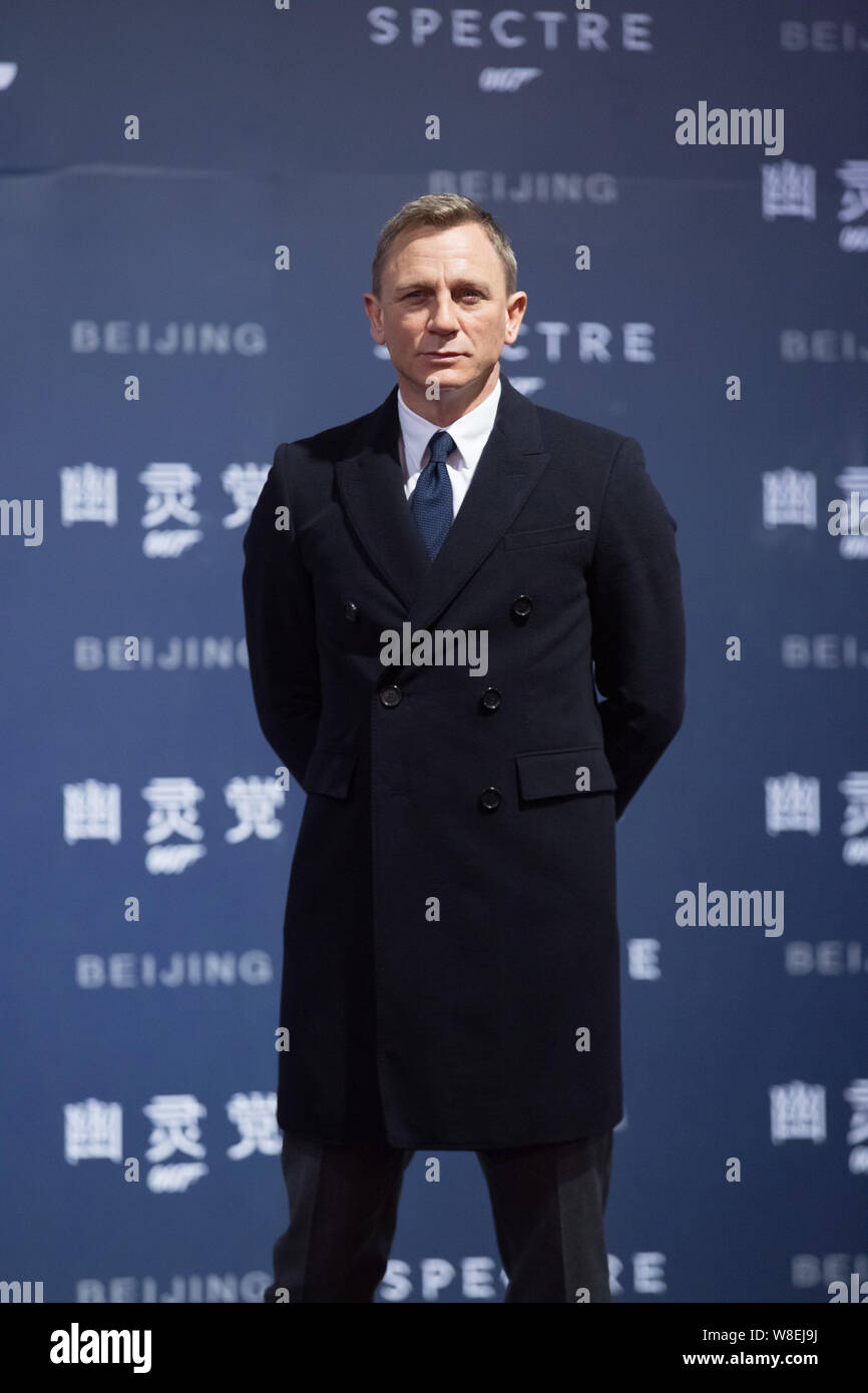 English actor Daniel Craig poses during the premiere for his movie "007 ...