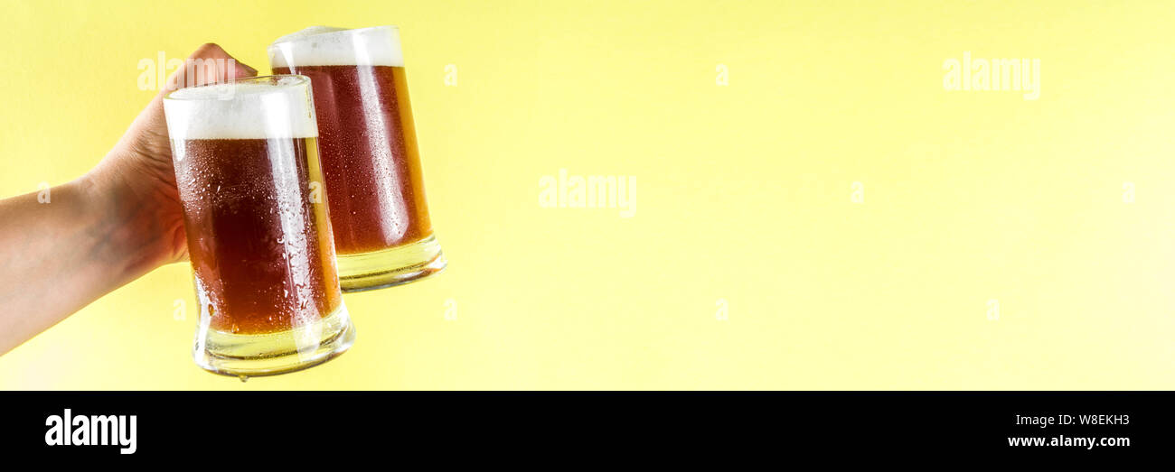 Oktoberfest festive background with pretzels and beer mugs. banner ...