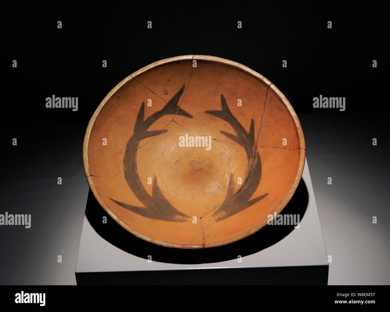 Ceramic plate 16th century hi-res stock photography and images - Alamy