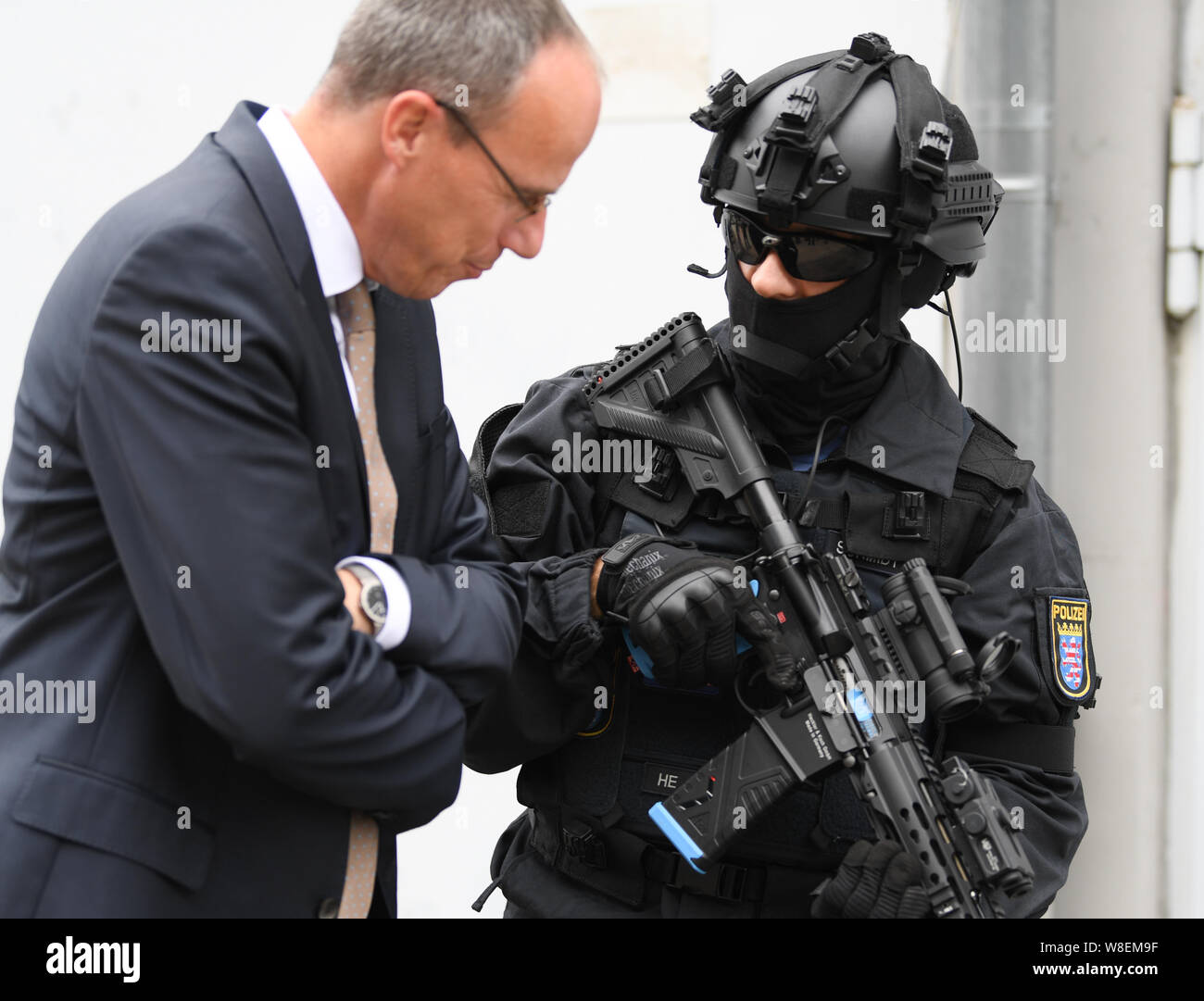 Wiesbaden, Germany. 09th Aug, 2019. A police officer presents Peter ...