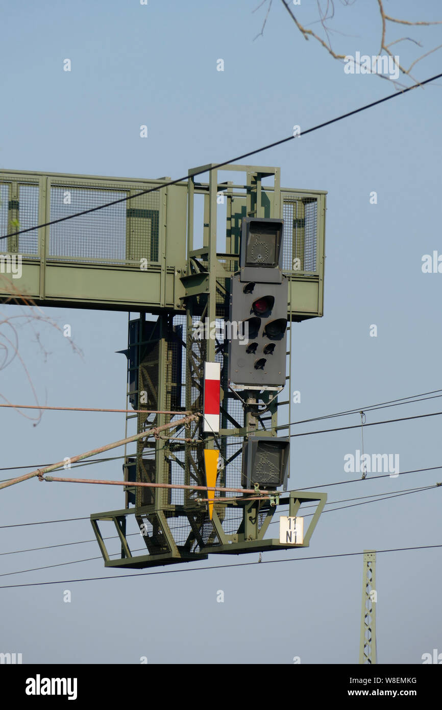 Signal mast hi-res stock photography and images - Alamy