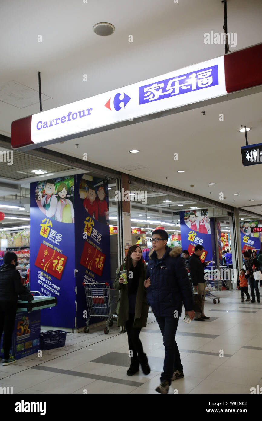 --FILE--Chinese customers go shopping at a Carrefour supermarket in ...