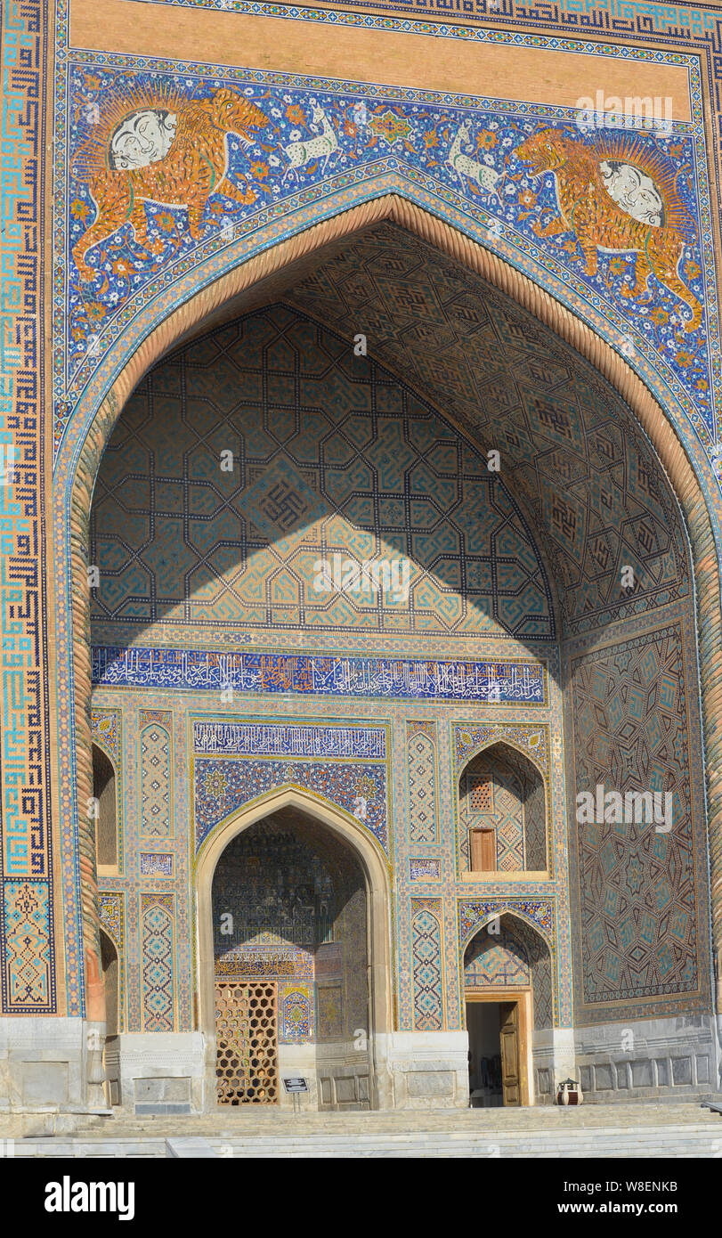 Tiger and human-faced suns mosaics in the pishtaq of Sher-Dor Madrasah ...