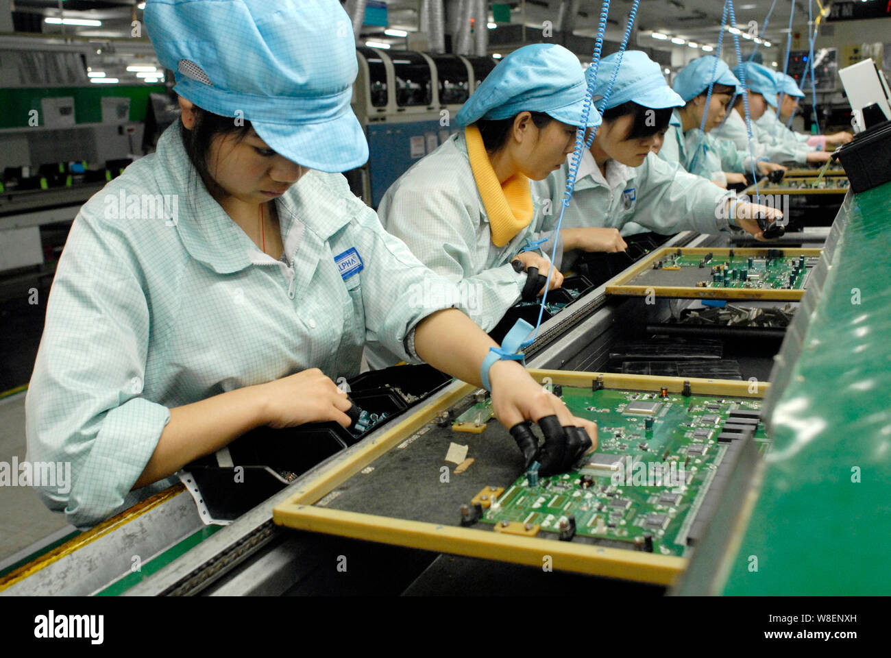 Hub circuit hi-res stock photography and images - Alamy