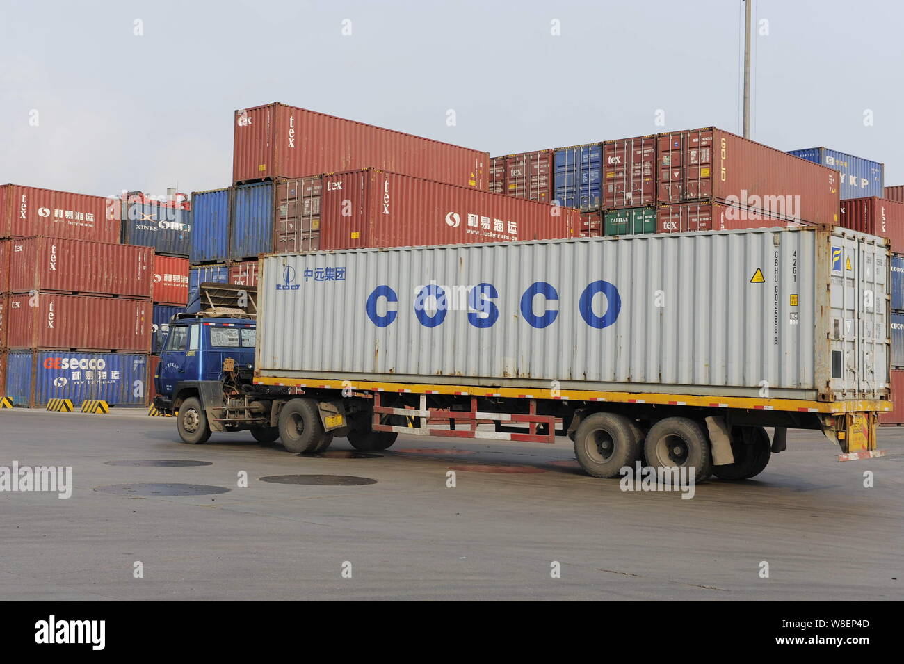 Cosco shipping lines hi-res stock photography and images - Alamy