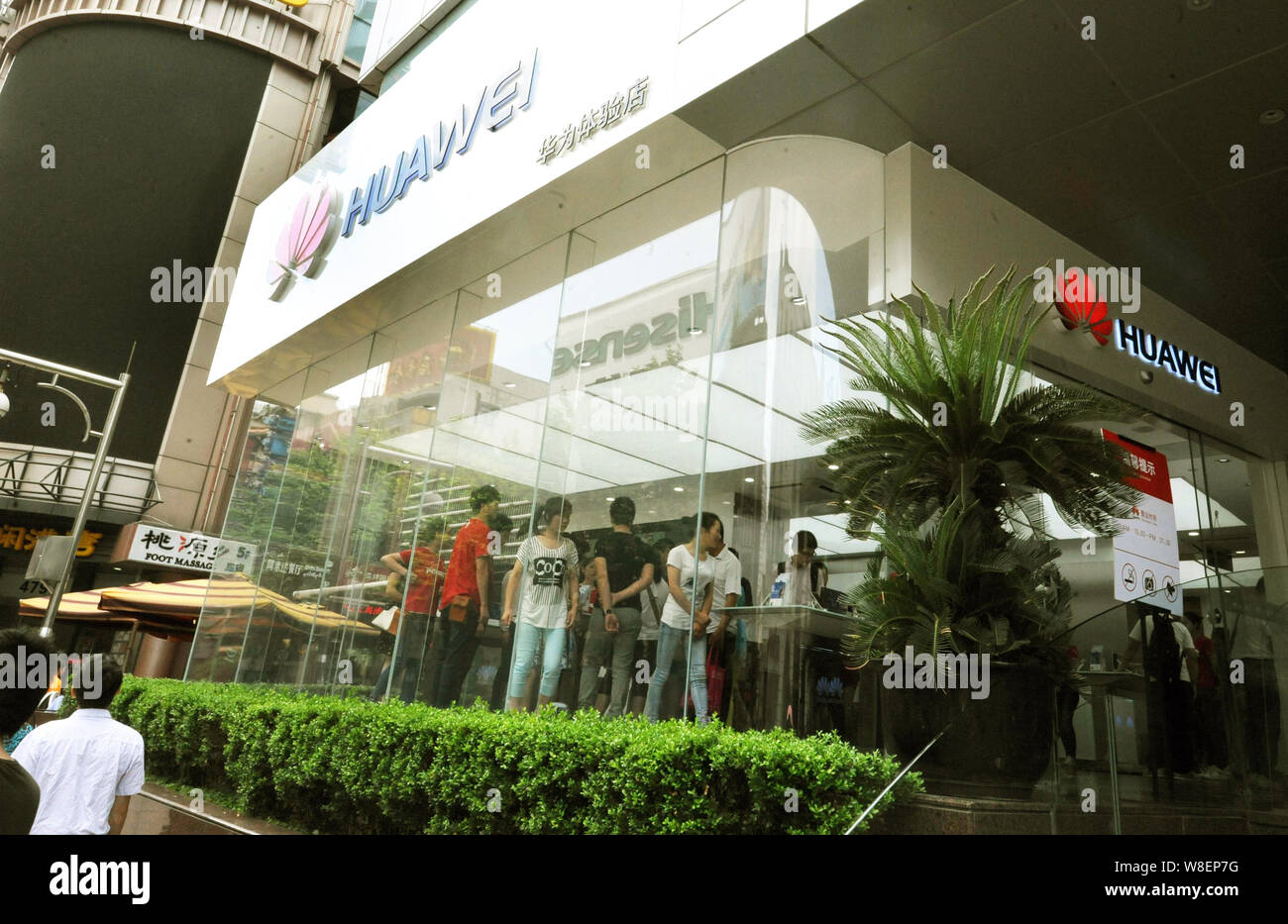 --FILE--Customers visit a Huawei store in Shanghai, China, 20 June 2015 ...