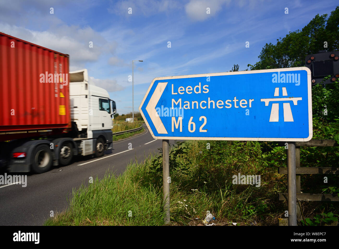 M62 motorway sign hi-res stock photography and images - Alamy