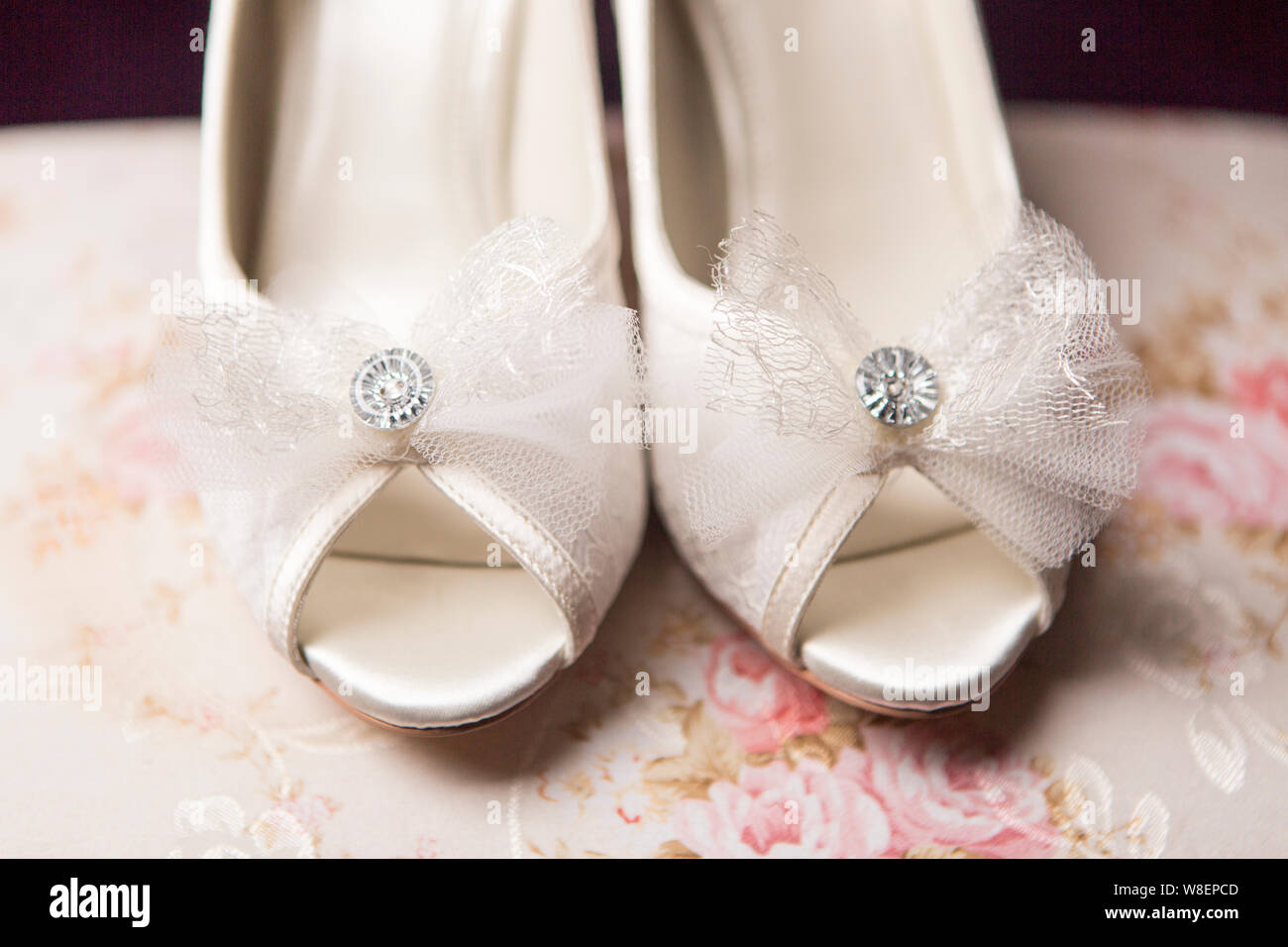 Satin wedding shoes hi-res stock photography and images - Alamy