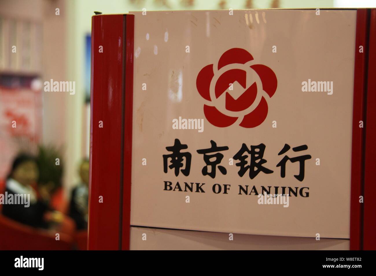 Bank placement hi-res stock photography and images - Alamy