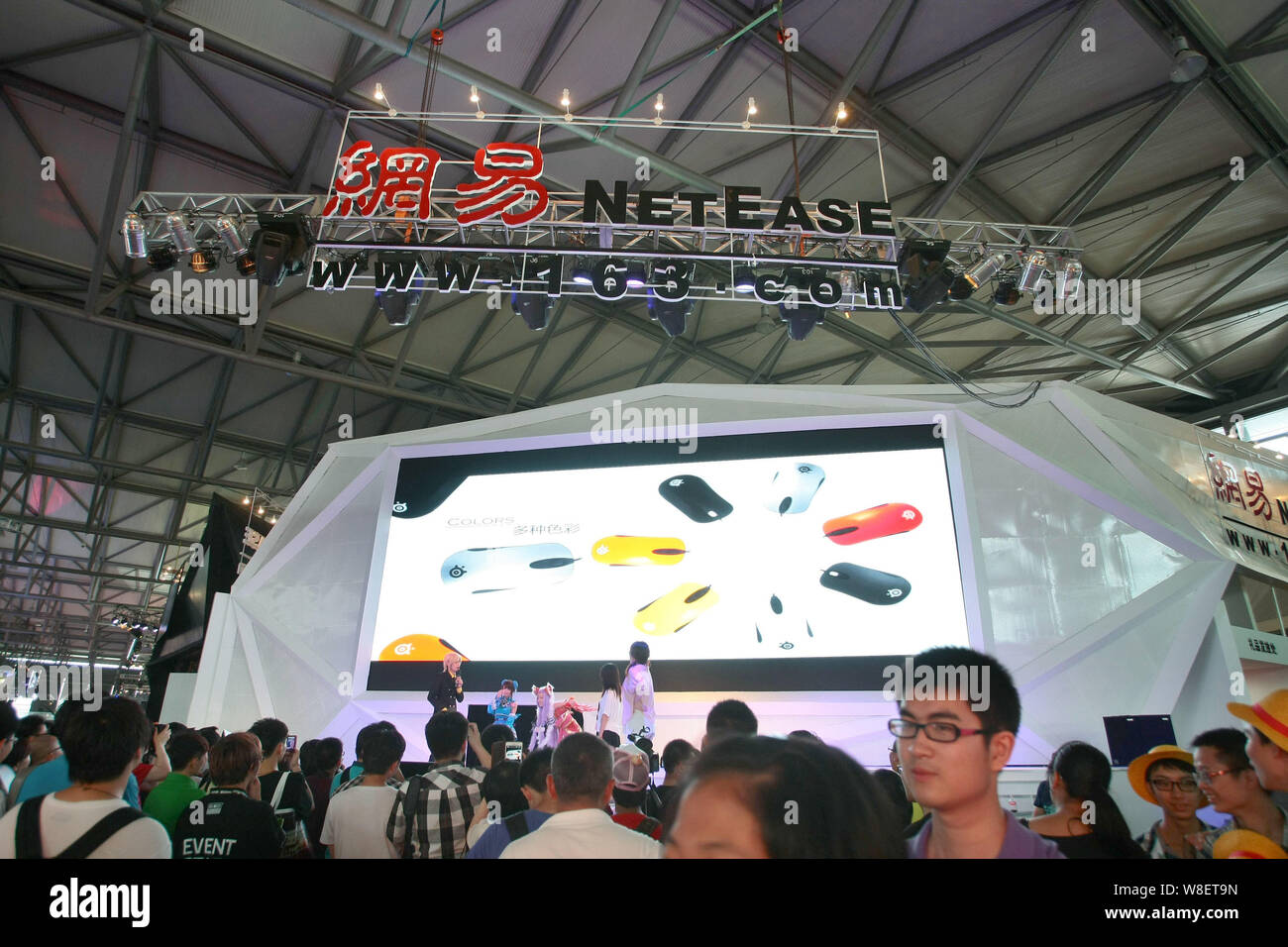 --FILE--People visit the stand of NetEase, also known as 163.com ...