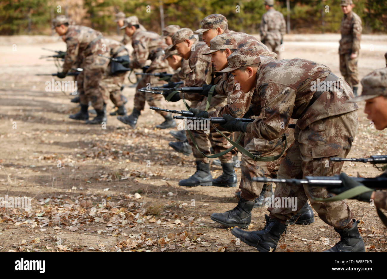 Army recruits hi-res stock photography and images - Alamy
