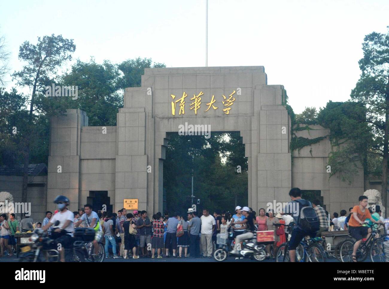 --FILE--Visitors wait in front of a gate of Tsinghua University in ...