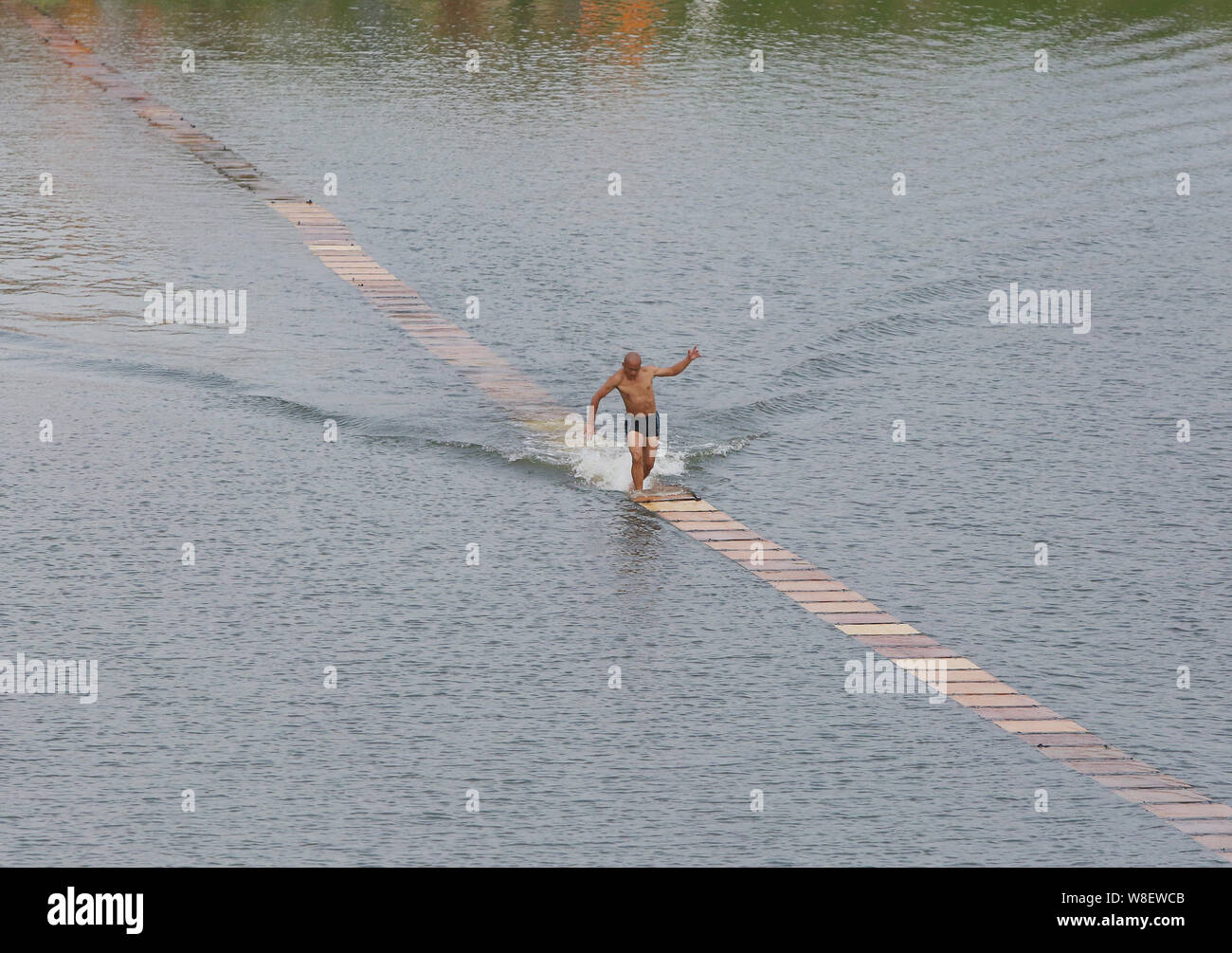 Shaolin monk hi-res stock photography and images - Alamy