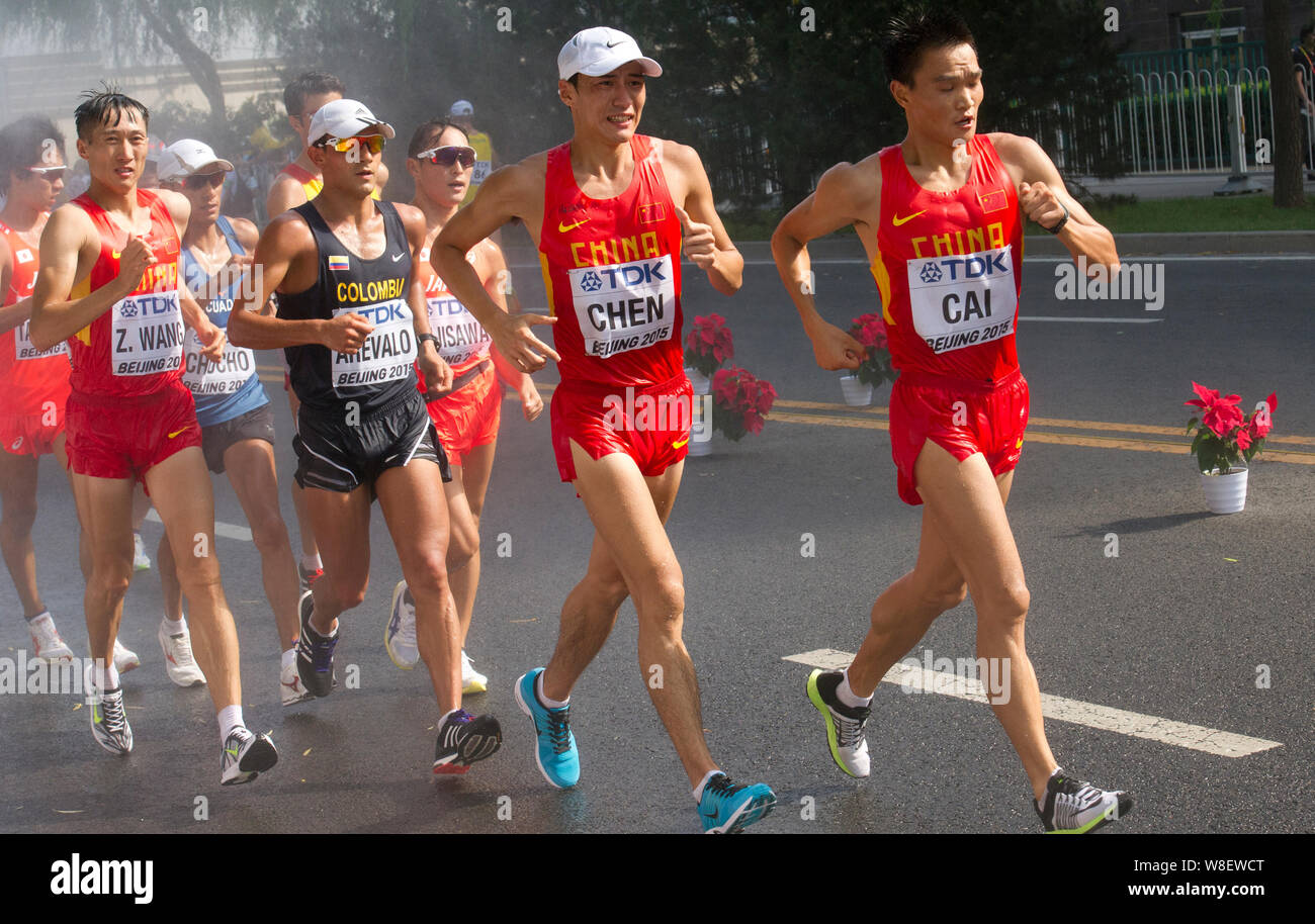 Athletes Compete In The Men S 20km Walk During The Beijing 2015 Iaaf