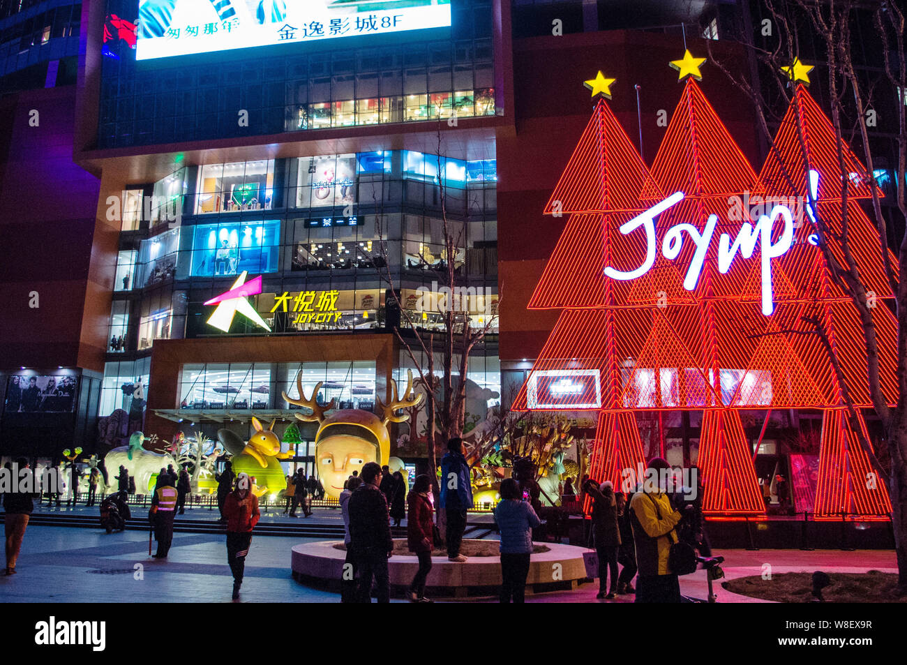 Joy of shopping hi-res stock photography and images - Alamy
