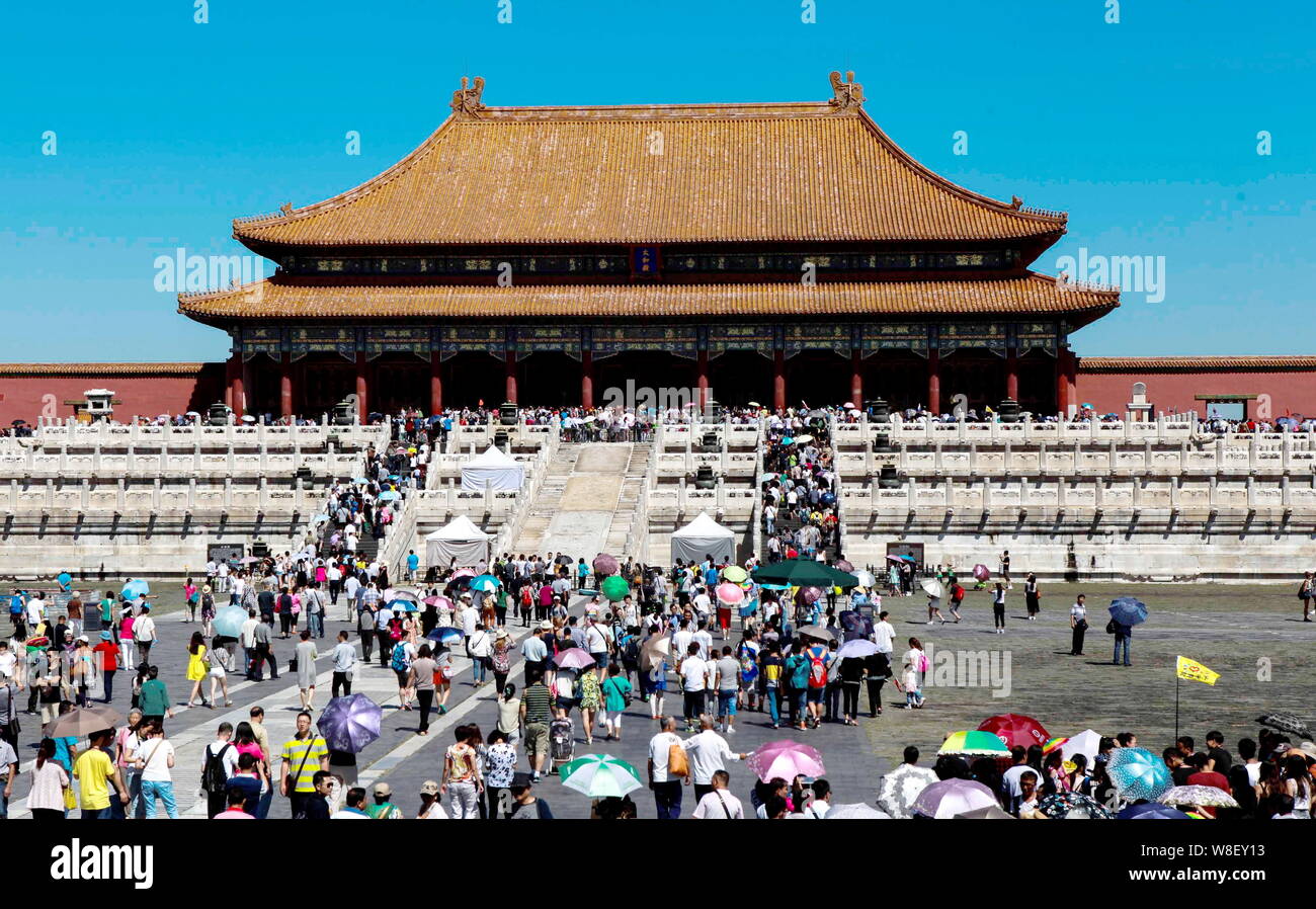 --FILE--Tourists crowd the Hall of Supreme Harmony at the Forbidden ...
