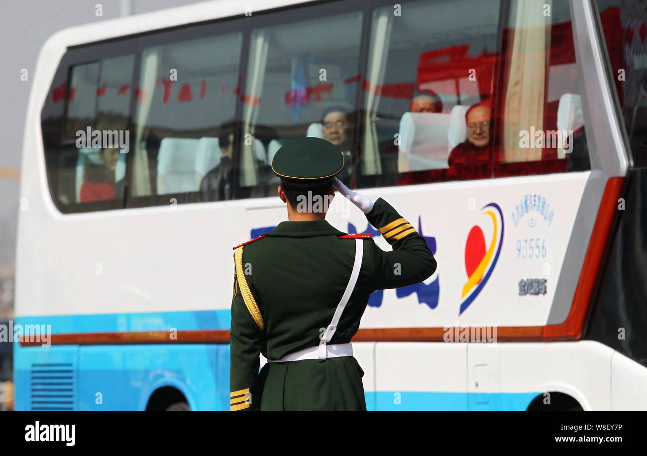Policeman on duty hi-res stock photography and images - Alamy
