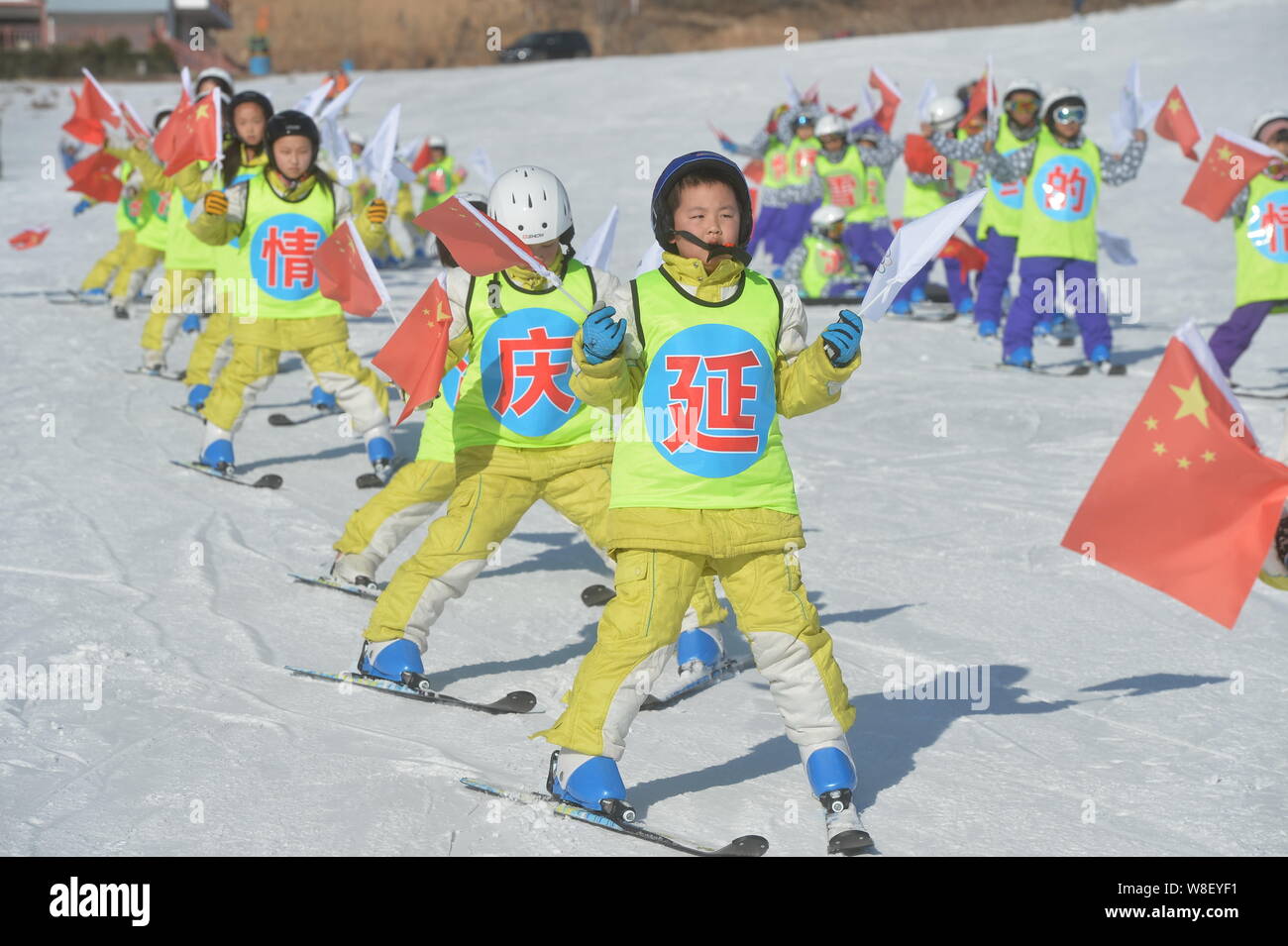 Chinese children exercise skiing to popularize the 2022 Olympic Winter ...