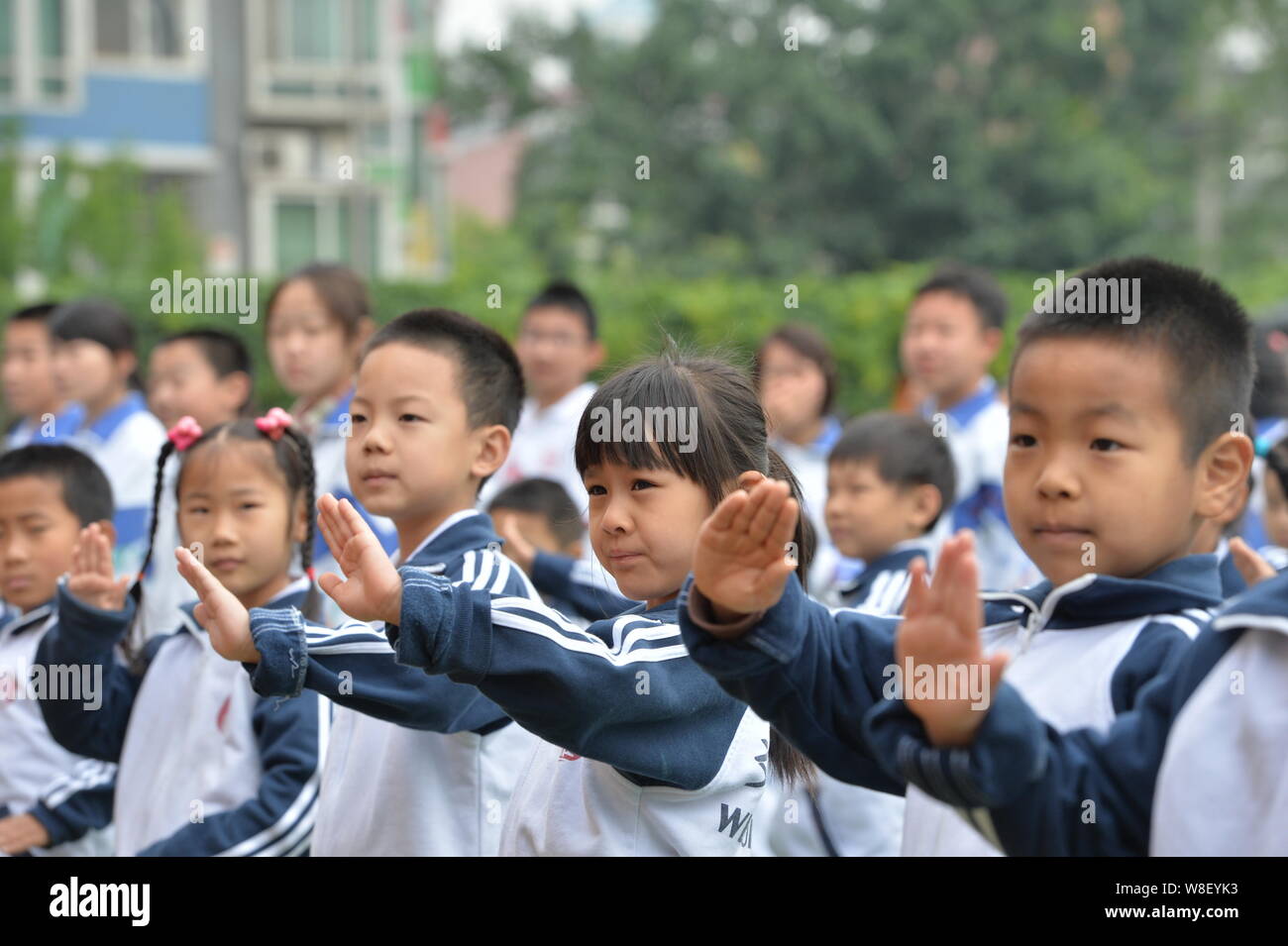 Hand signals hi-res stock photography and images - Alamy