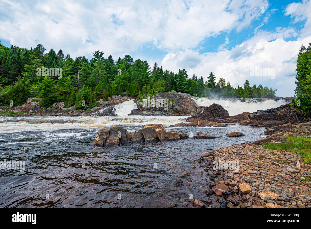 Quebec tree rivers hi-res stock photography and images - Alamy