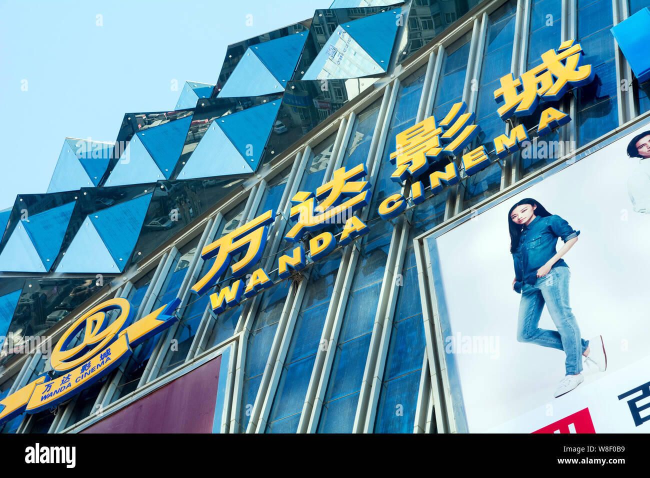 Boxing film hi-res stock photography and images - Alamy