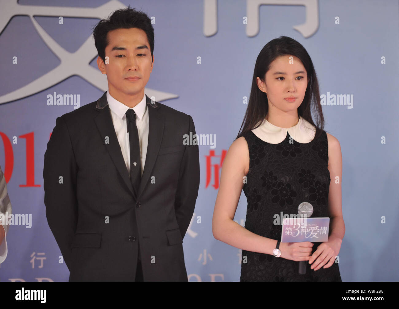 Chinese actress Liu Yifei, right, and her South Korean actor boyfriend ...