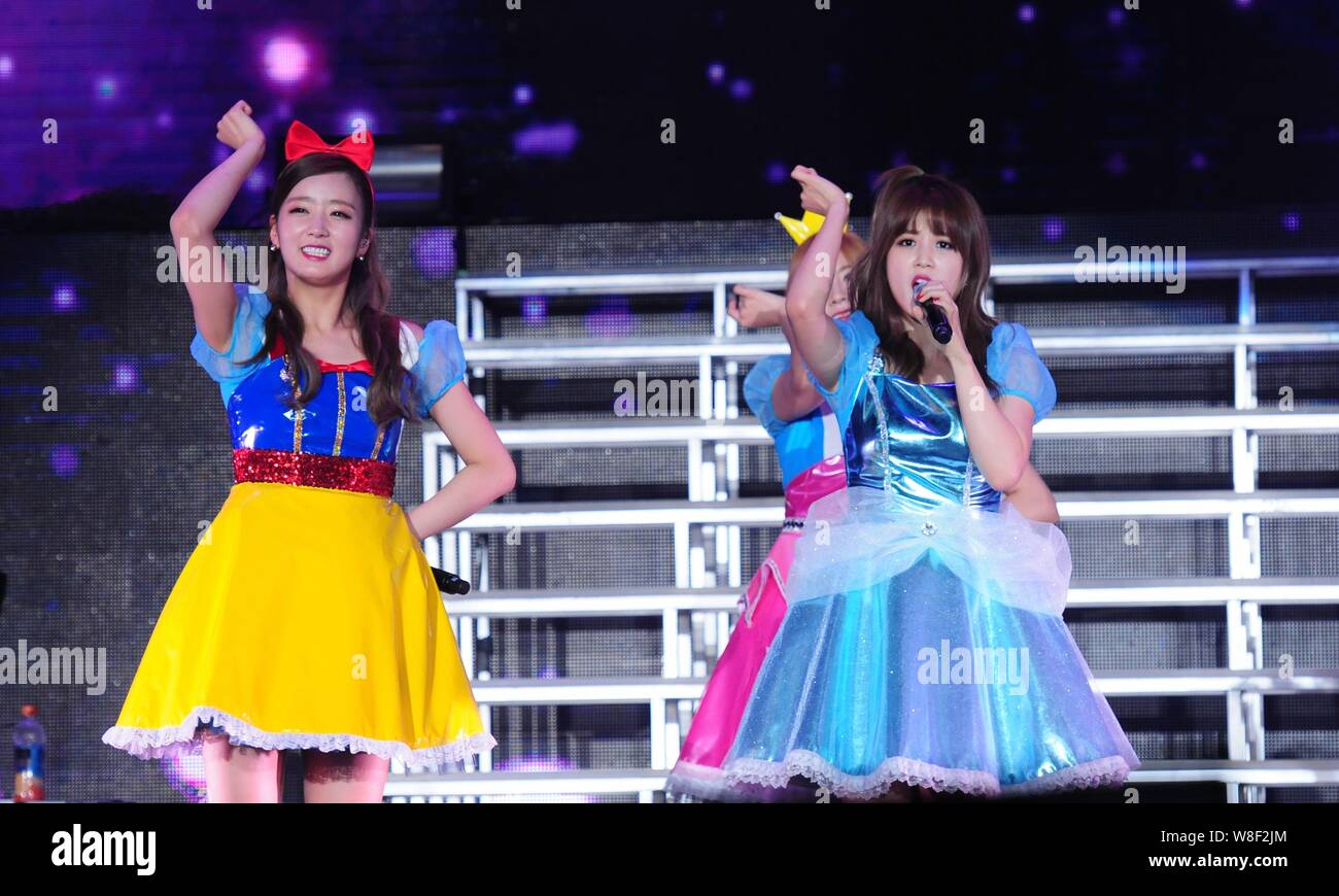 South Korean girl group Apink performs at its concert in Shanghai ...