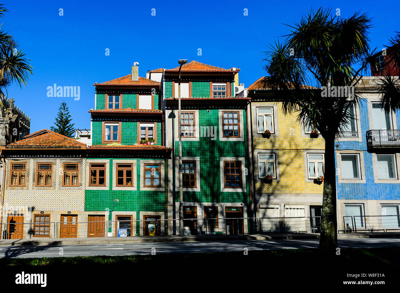 Traditional houses in Porto Stock Photo - Alamy