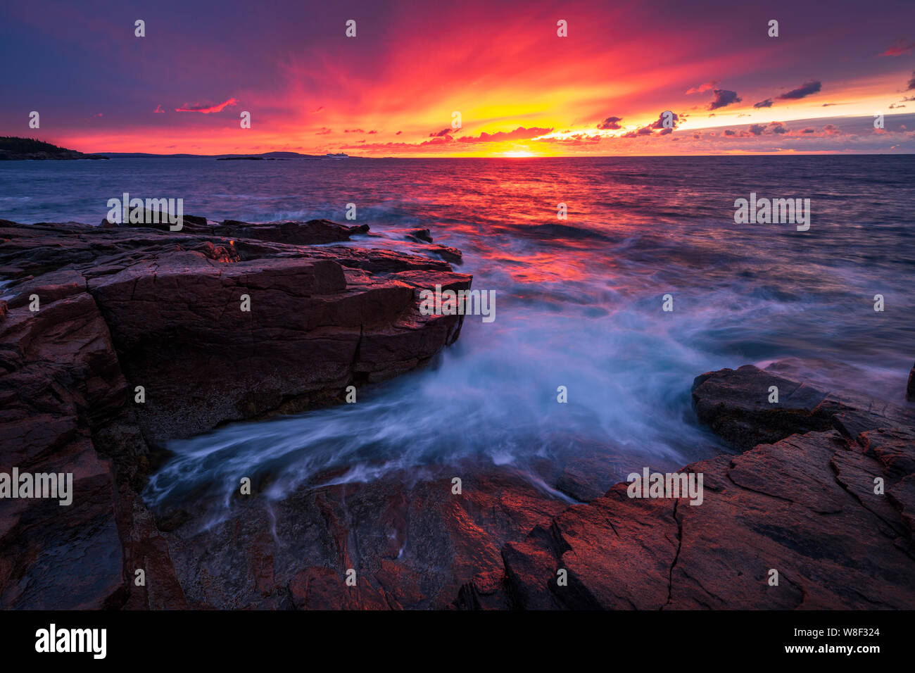 Sunrise from Thunder Hole, Acadia National Park, Maine Stock Photo - Alamy