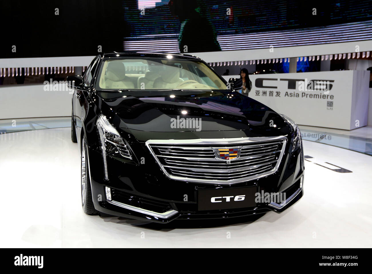 Cadillac ct6 plug in hi-res stock photography and images - Alamy