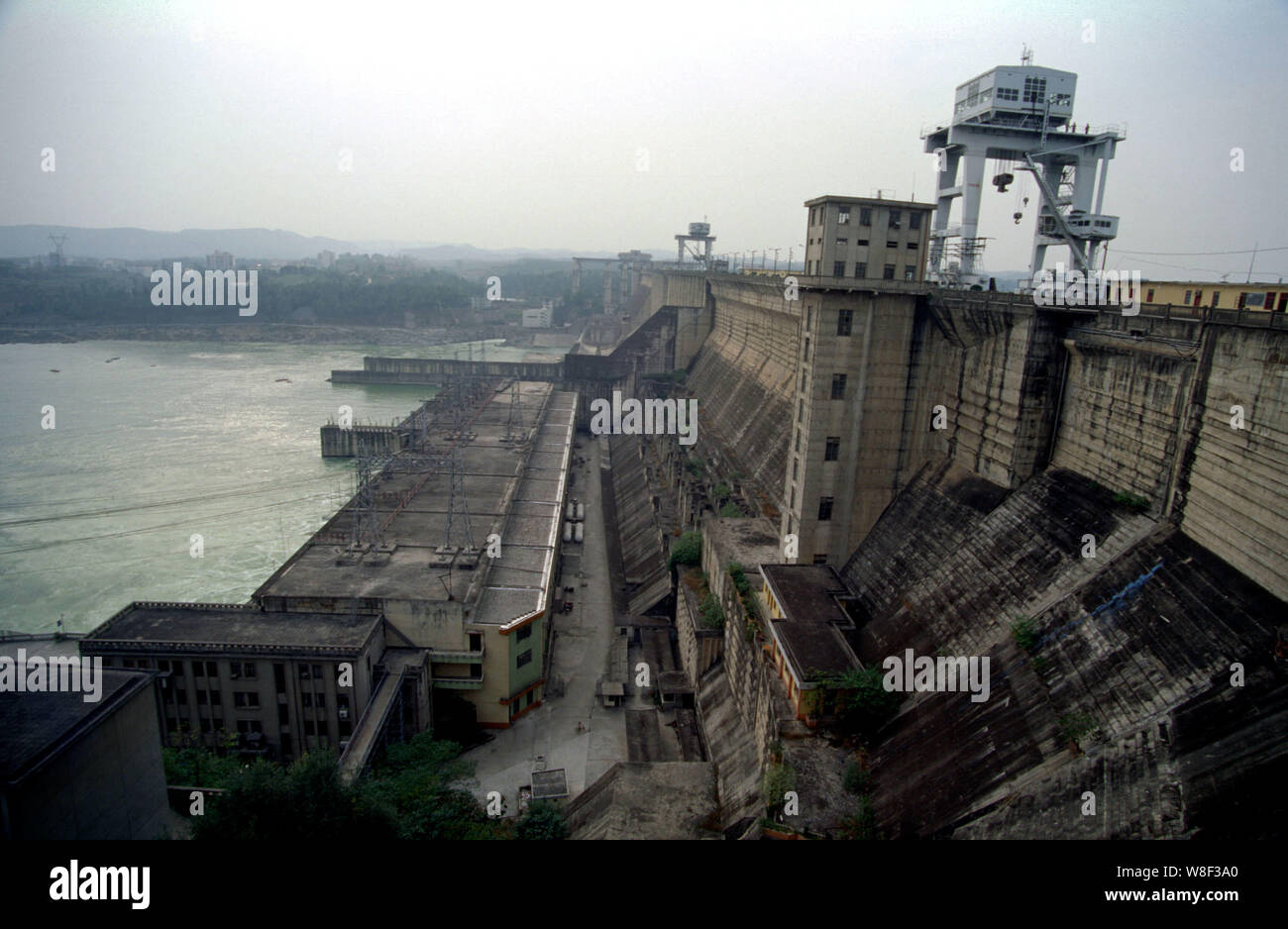 View of the Danjiangkou Reservoir on the Hanjiang River in Danjiangkou ...
