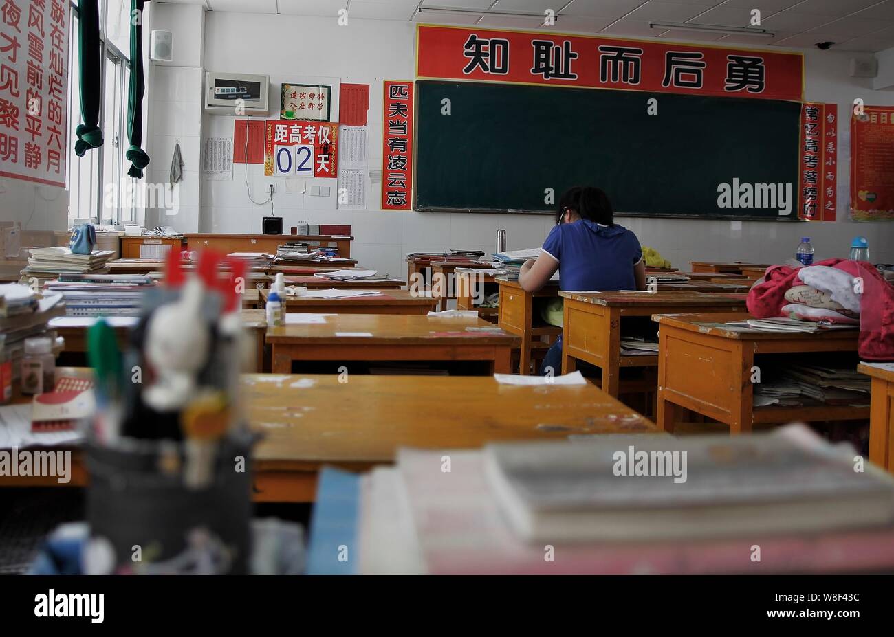 --FILE--A Chinese student studies in a classroom before the upcoming ...