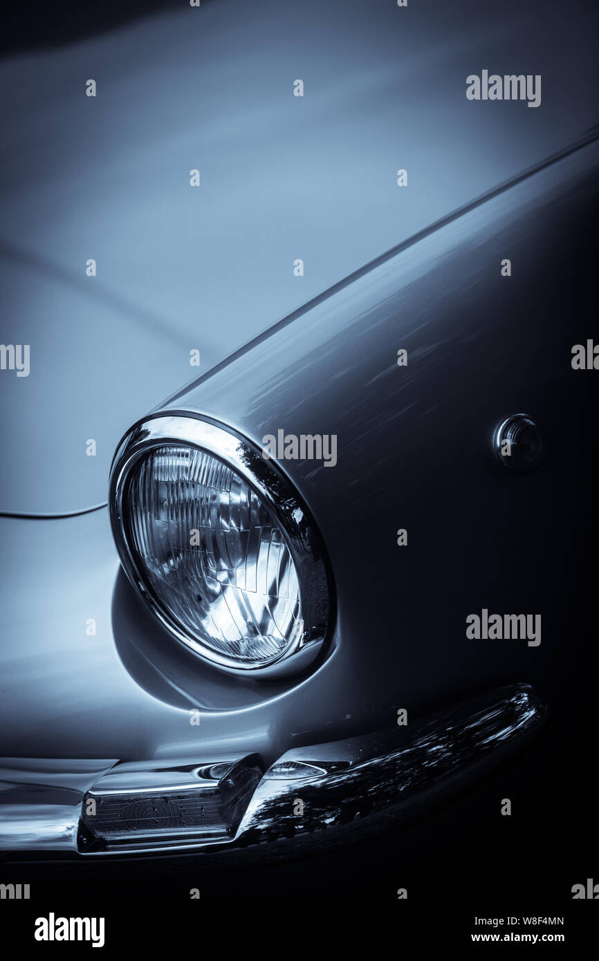 Vertical headlight antique vehicle hi-res stock photography and images ...