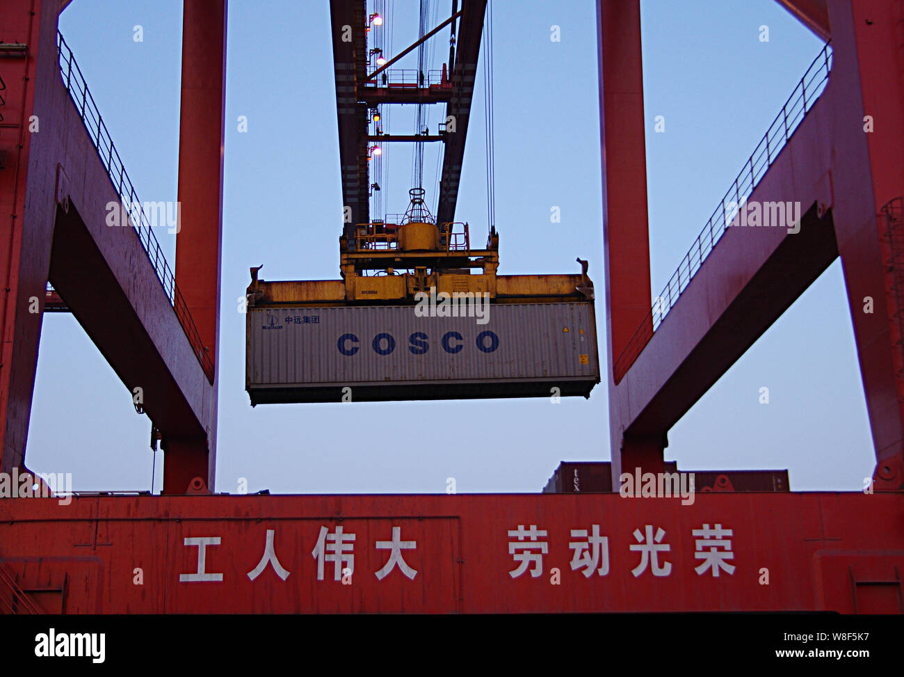 Crane unloads shipping container hi-res stock photography and images ...