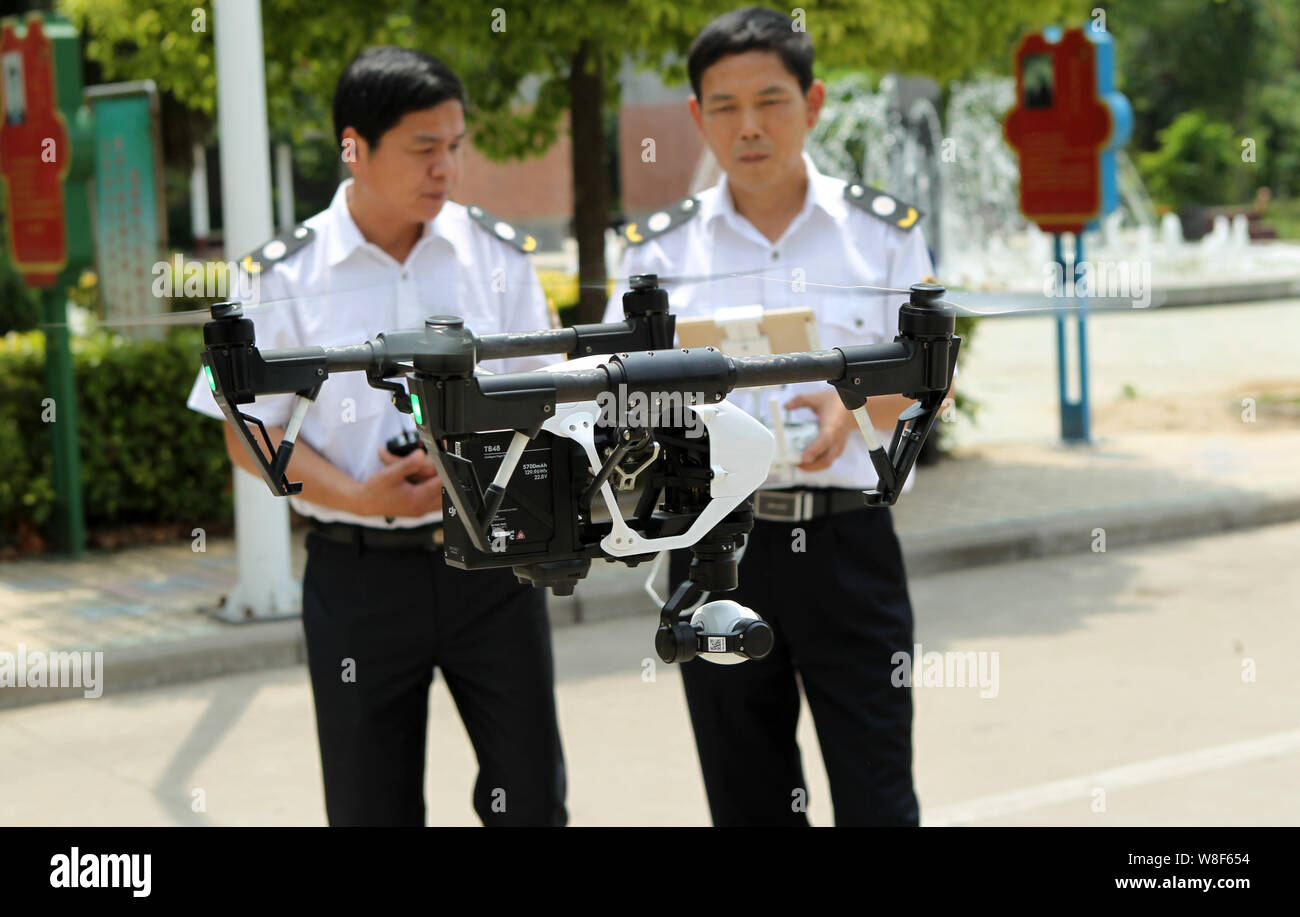 Exam cheating chinese hi-res stock photography and images - Alamy