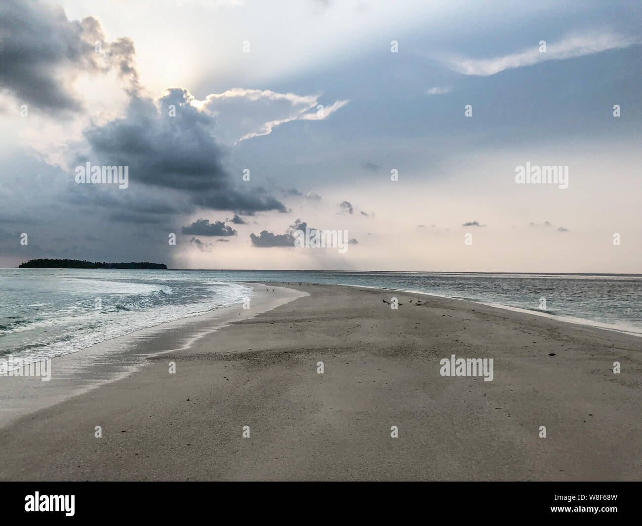 Beautyful sunset in the ocean on sandbank near Fehendhoo island ...