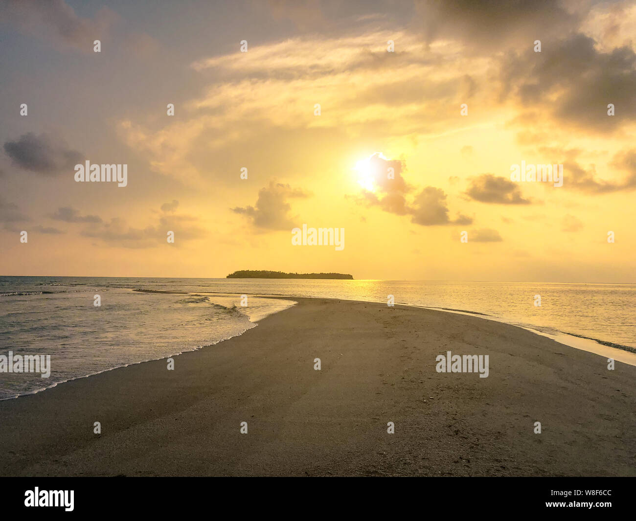 Beautyful sunset in the ocean on sandbank near Fehendhoo island ...