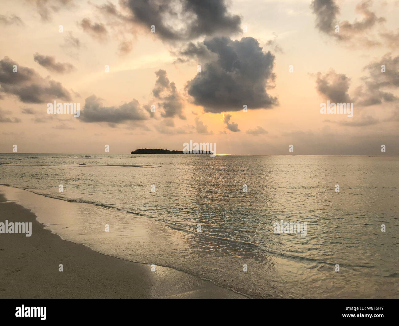 Beautyful sunset in the ocean on sandbank near Fehendhoo island ...