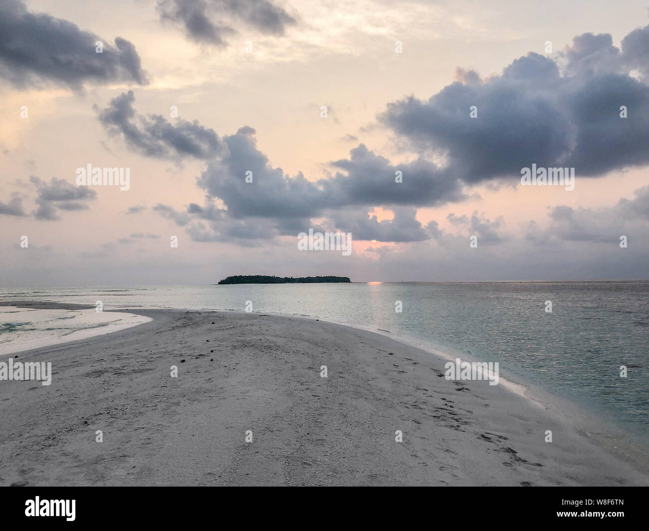 Beautyful sunset in the ocean on sandbank near Fehendhoo island ...