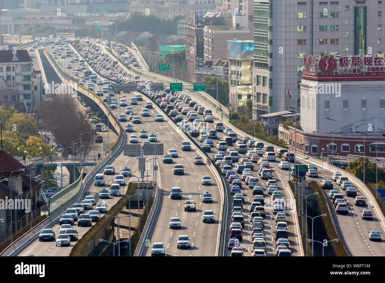 Traffic congestion shanghai china hi-res stock photography and images ...