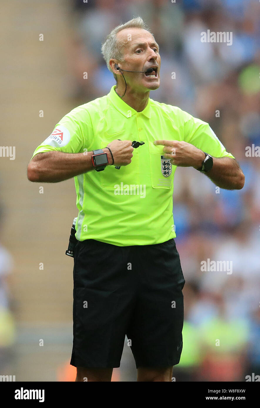 Match referee Martin Atkinson Stock Photo - Alamy