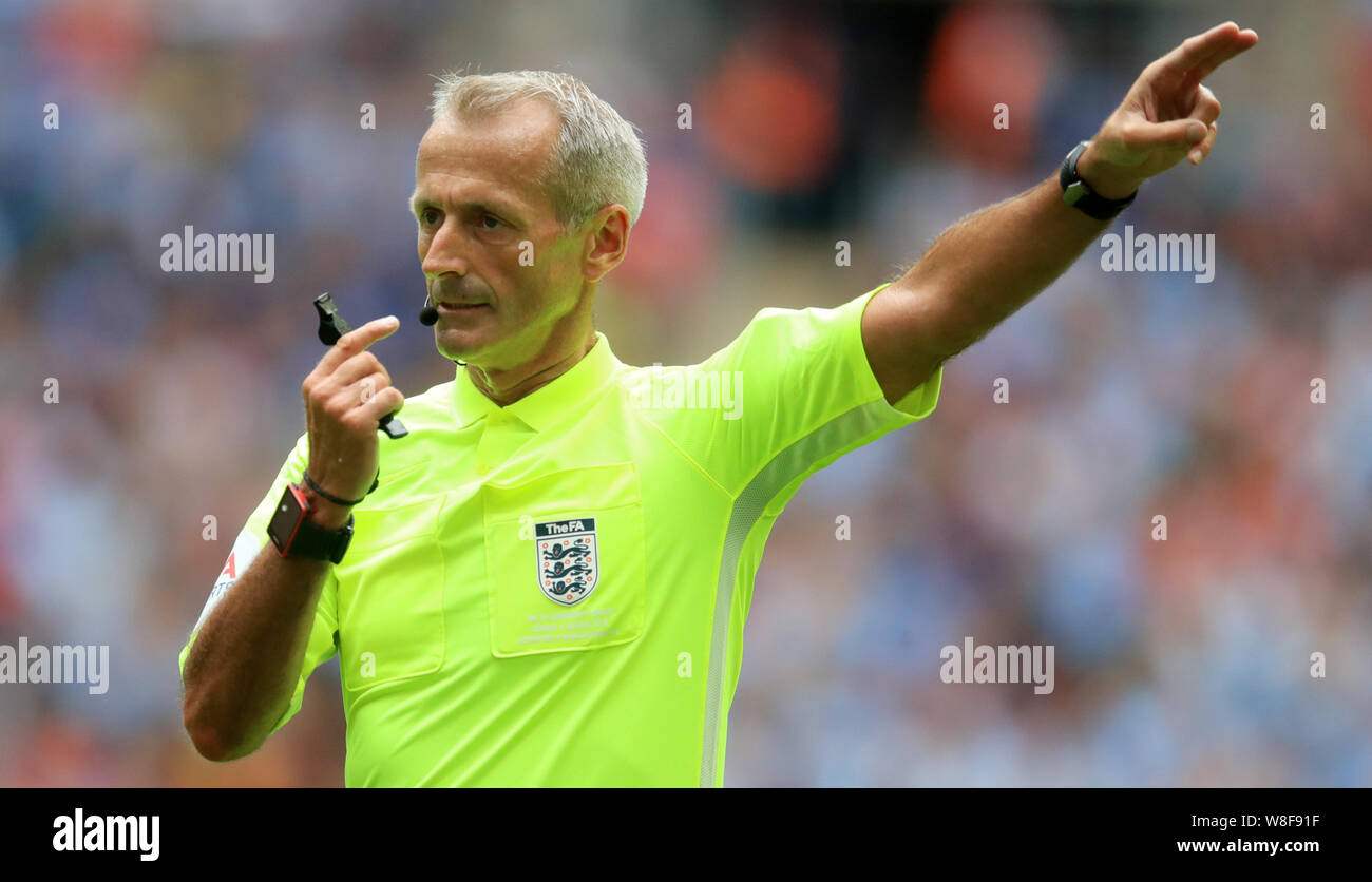 Match referee Martin Atkinson Stock Photo - Alamy