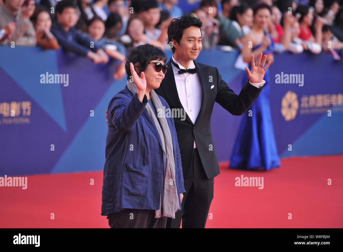 South Korean actor Park Hae-il, right, arrives on the red carpet for ...