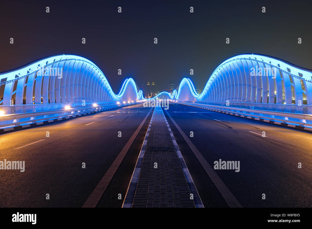 Dubai bridge hi-res stock photography and images - Alamy