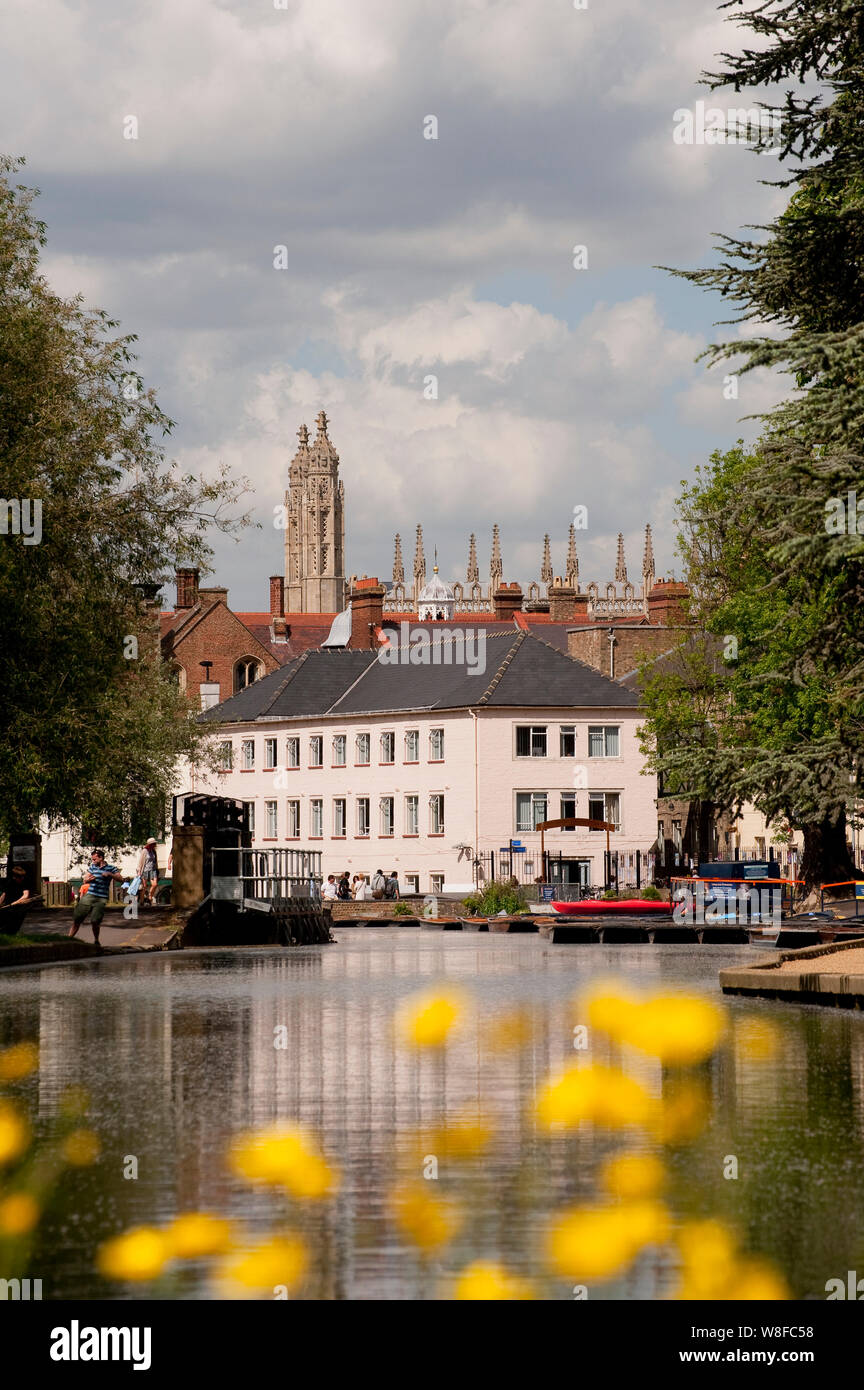 Beautiful view of the River Cam meandering through the city of ...