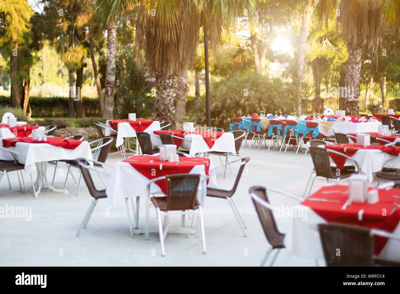 South africa traditional dinner table hi-res stock photography and ...