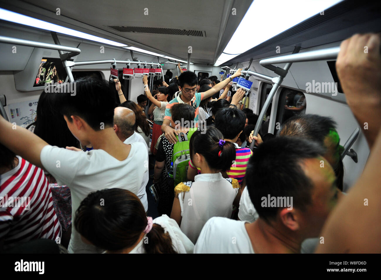 --FILE--Passengers crowd a subway train during rush hour in Beijing ...