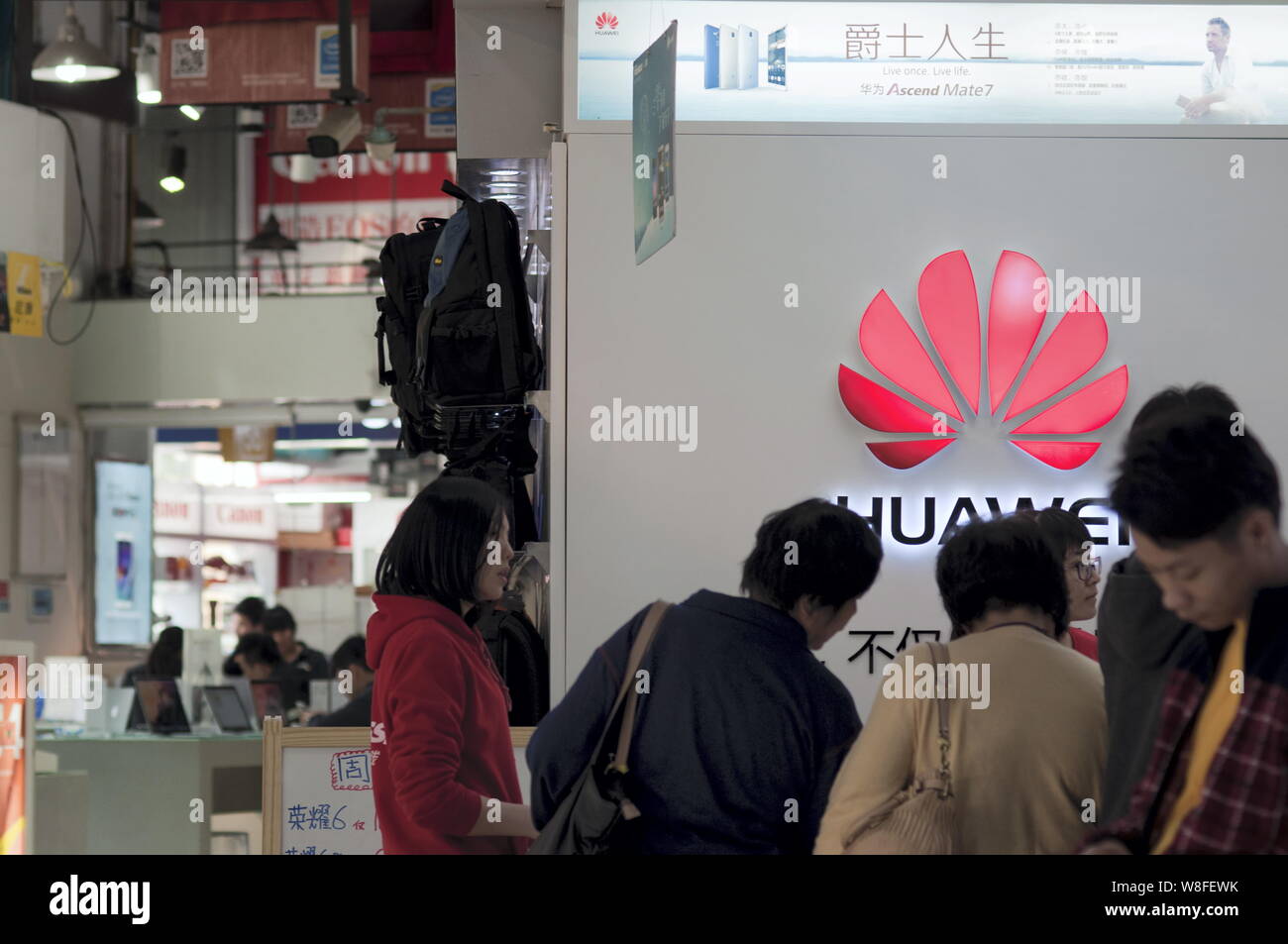 --FILE--Customers visit the counter of Huawei at a store in Guangzhou ...
