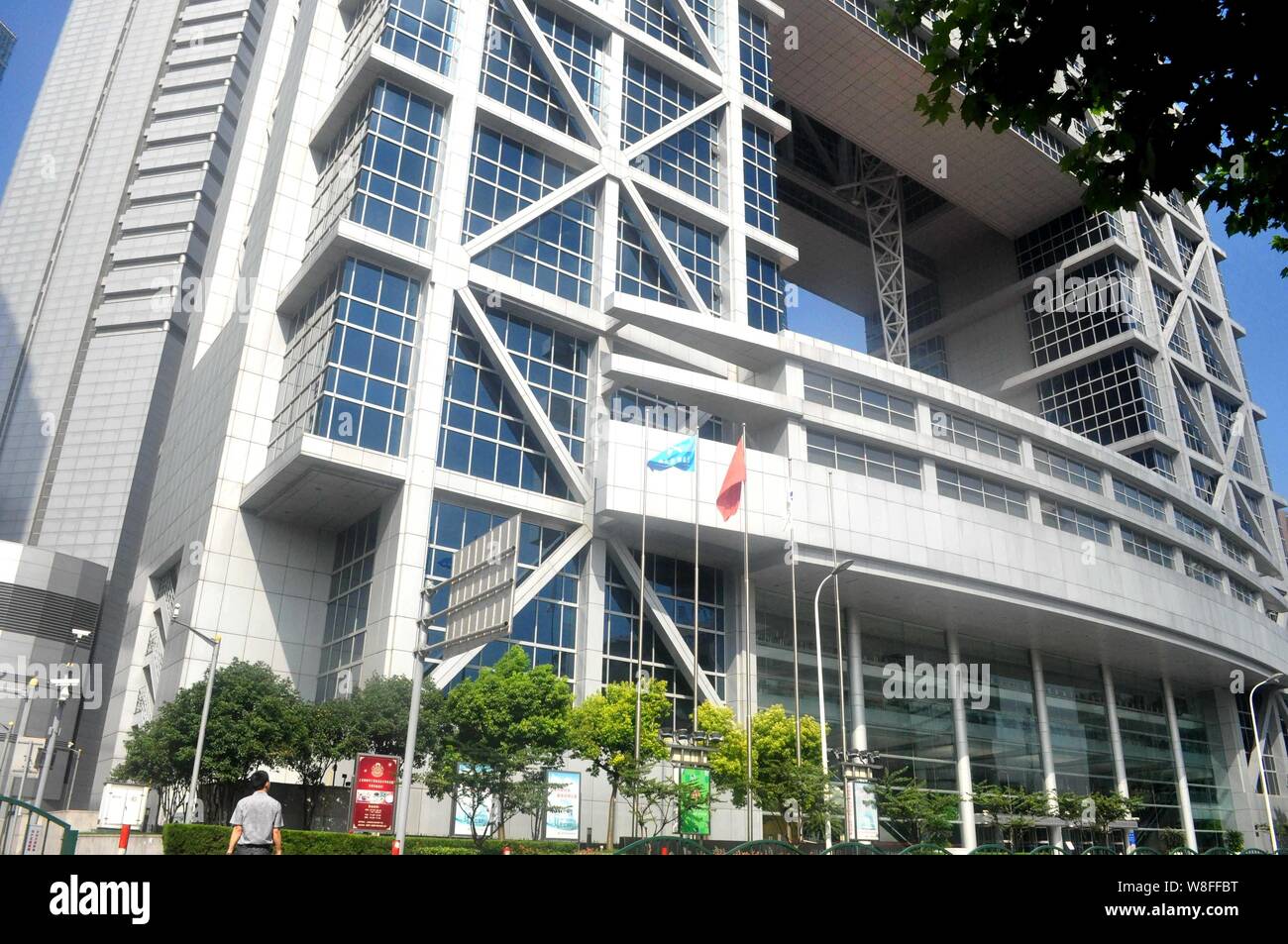 --FILE--View of the Shanghai Stock Exchange Building in the Lujiazui ...