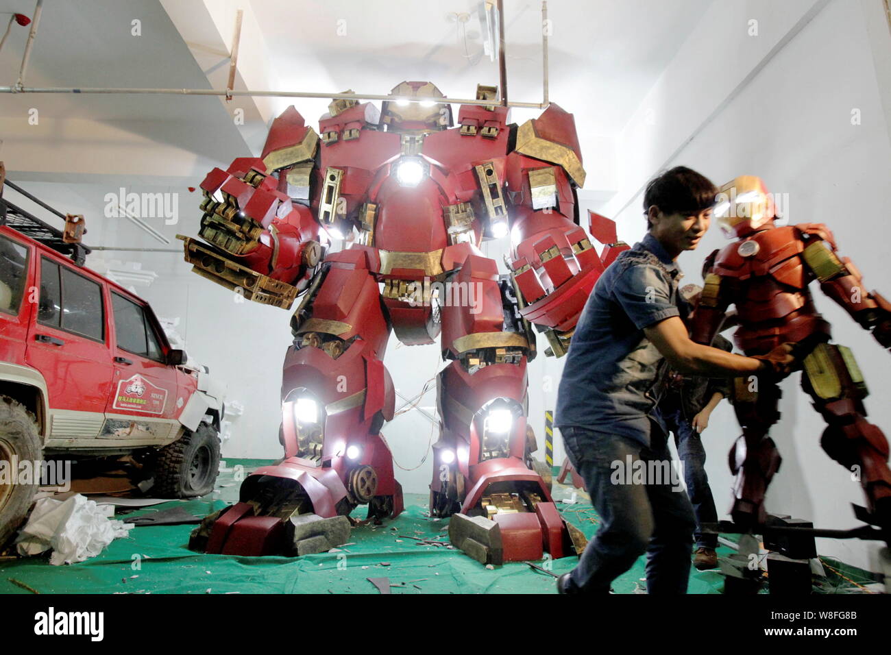 An assistant of Chinese fine arts teacher Xing Yile tests the models of ...